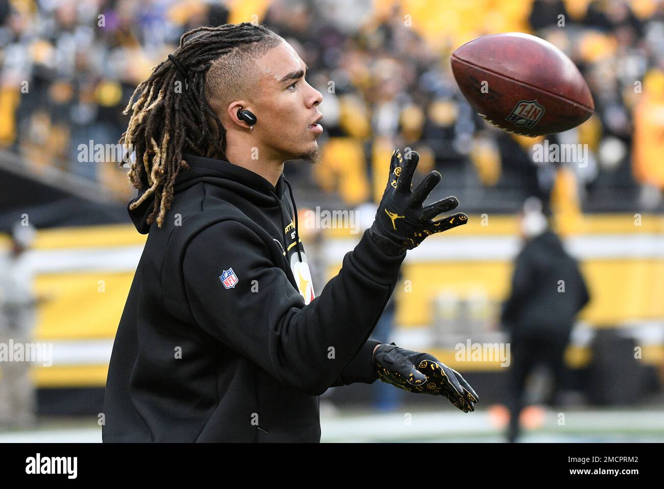 Pittsburgh Steelers wide receiver Chase Claypool (11) warms up before ...