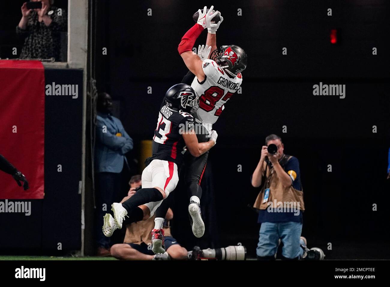 Tampa Bay Buccaneers tight end Rob Gronkowski (87) makes a touchdown ...