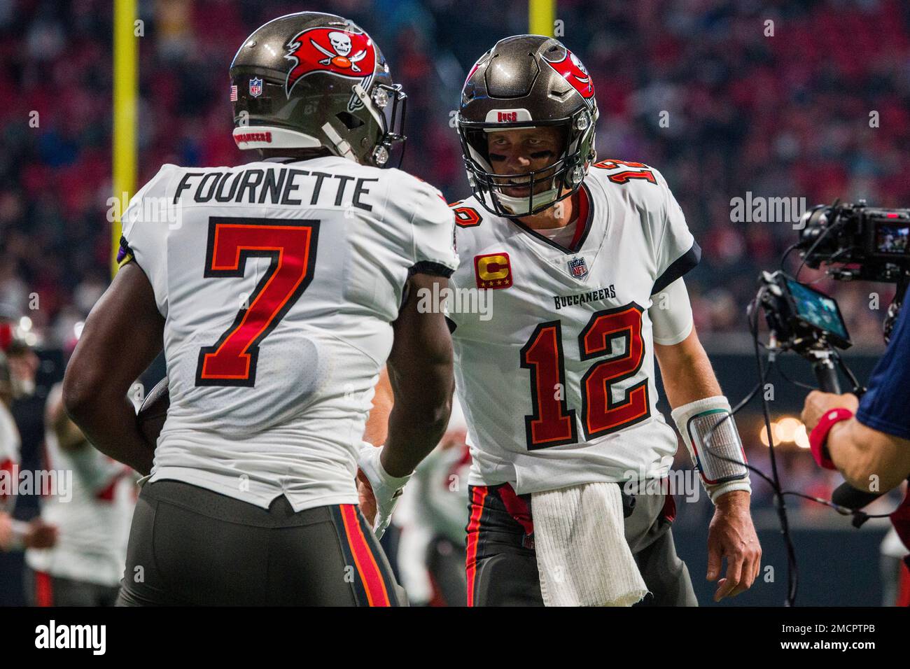 Tampa Bay Buccaneers running back Leonard Fournette (7) celebrates a ...