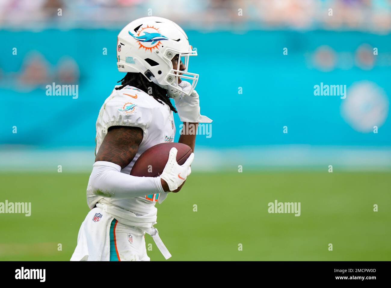 Miami Dolphins wide receiver Jaylen Waddle (17) runs a play during the ...