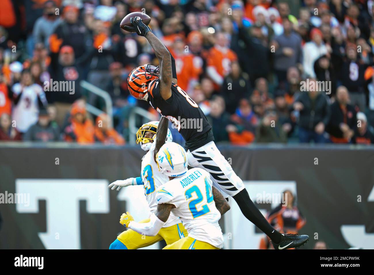 Cincinnati Bengals' Tee Higgins (85) makes a touchdown reception ...