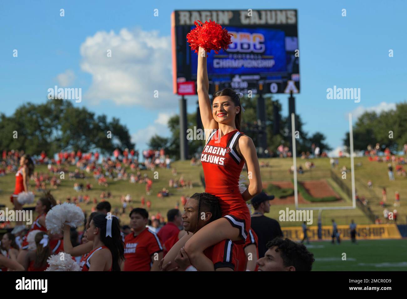 Louisiana-Lafayette cheerleaders cheer during the first half of the Sun ...