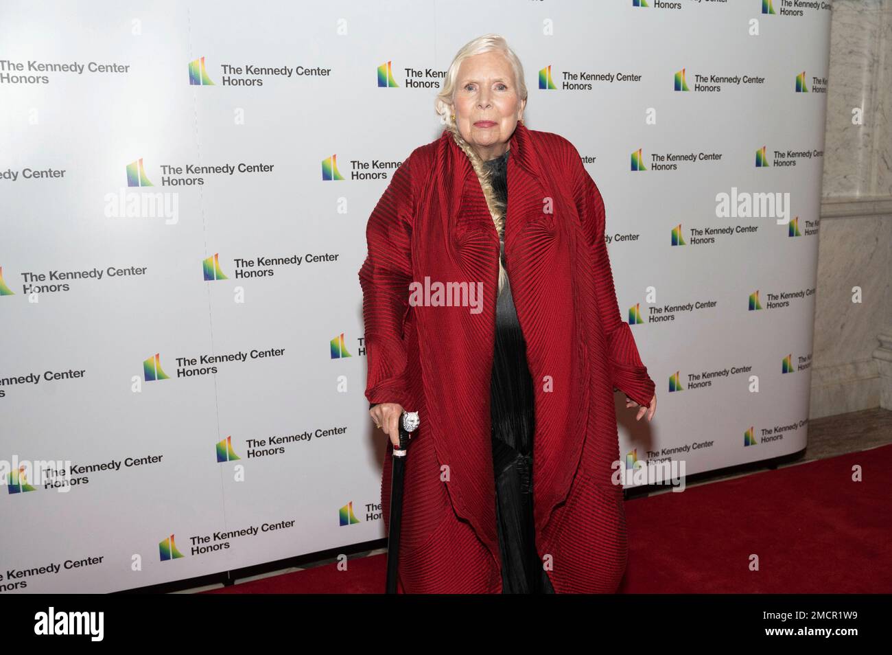 2021 Kennedy Center honoree singer-songwriter Joni Mitchell poses on ...