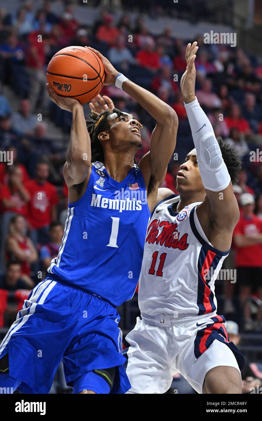 Memphis forward Emoni Bates (1) shoots over Mississippi guard Matthew ...