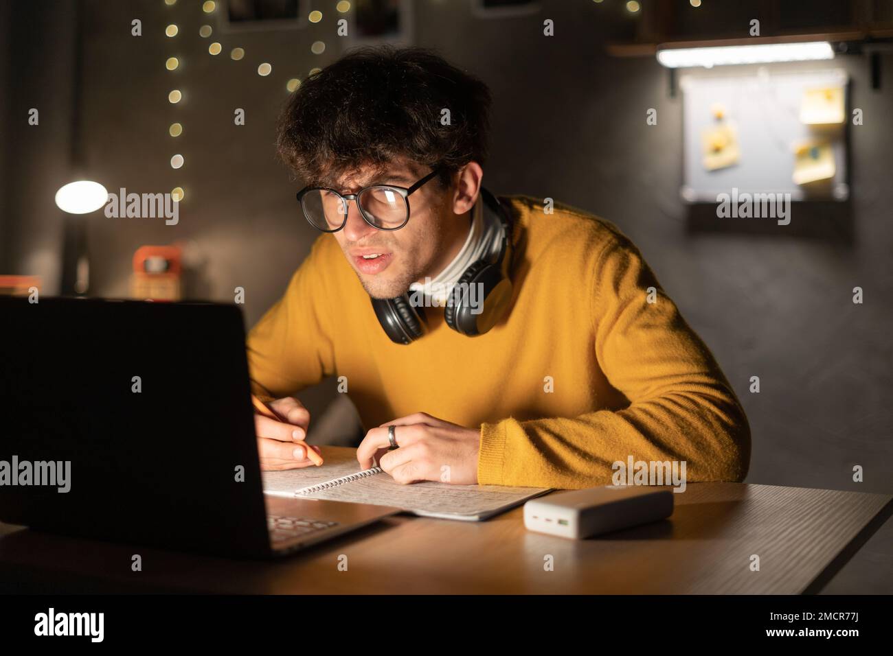 Arabic college hi-res stock photography and images - Alamy