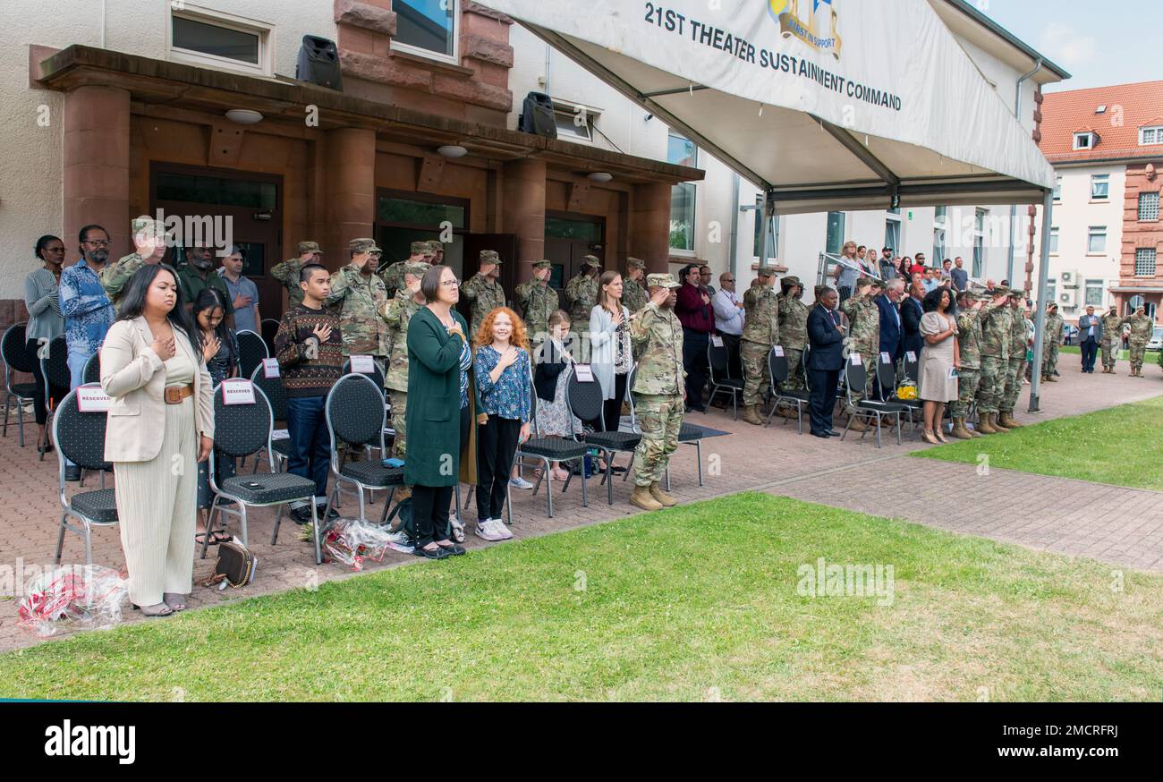 U.S. Soldiers, family and friends render honors during the USAMMC-E ...