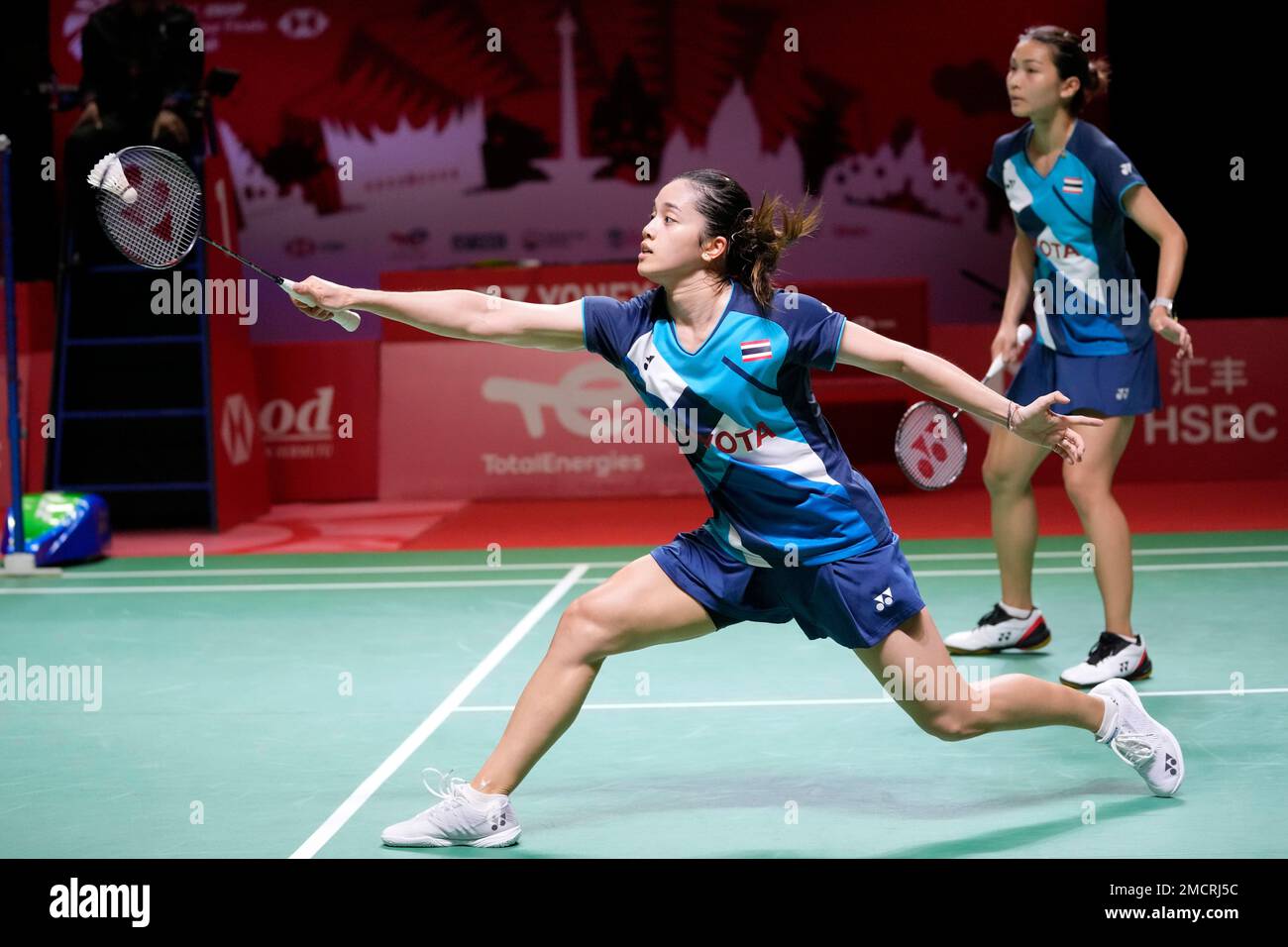 Thailand's Jongkolphan Kititharakul, rear, and Rawinda Prajongjai ...