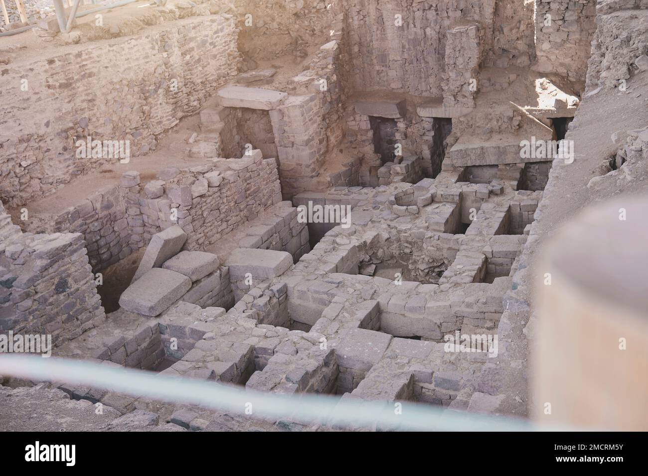 Group of tourists listening the guide explanation about Wari ...