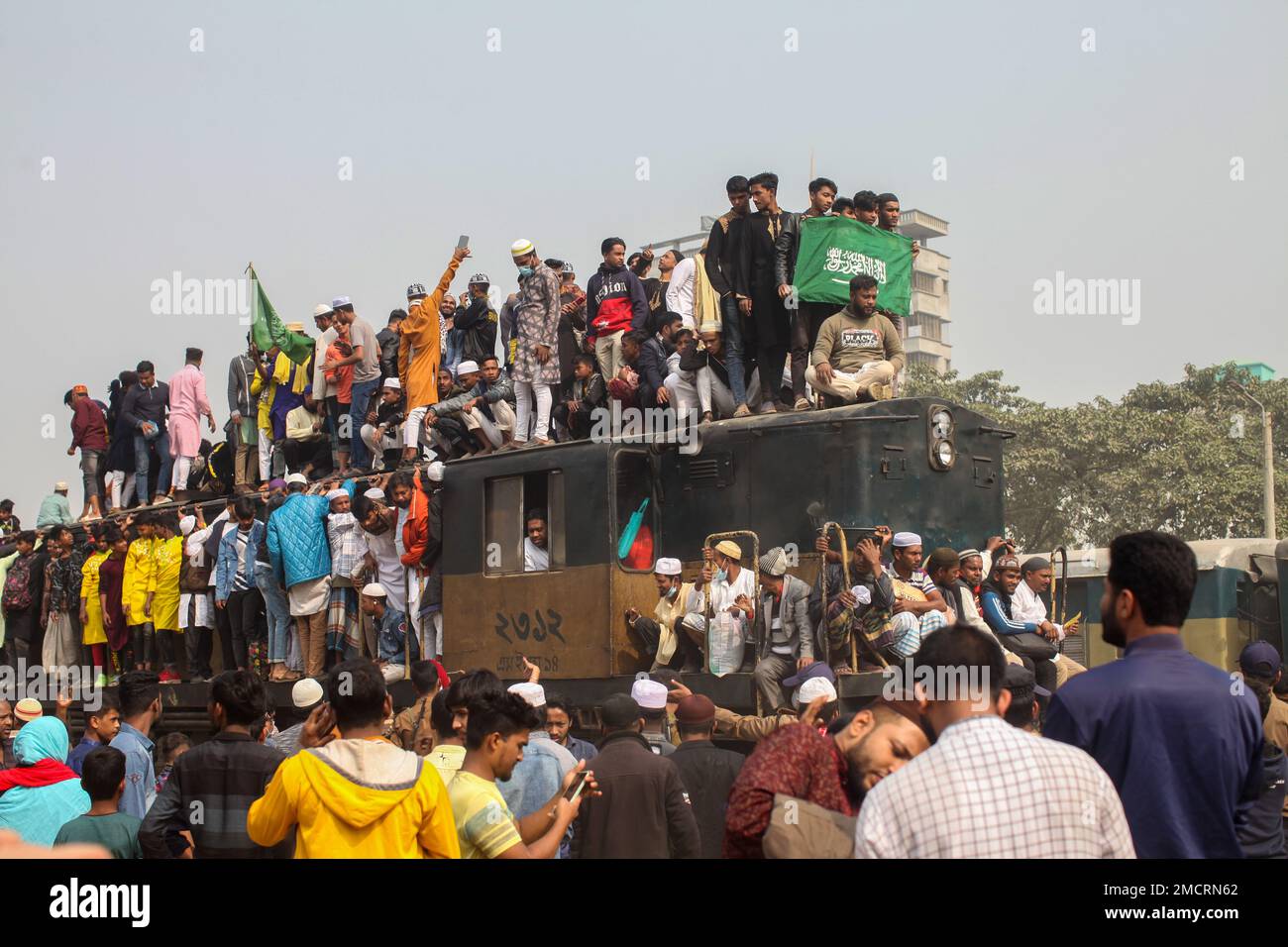 Dhaka, Dhaka, Bangladesh. 22nd Jan, 2023. Muslim devotees return in an overcrowded train after ...