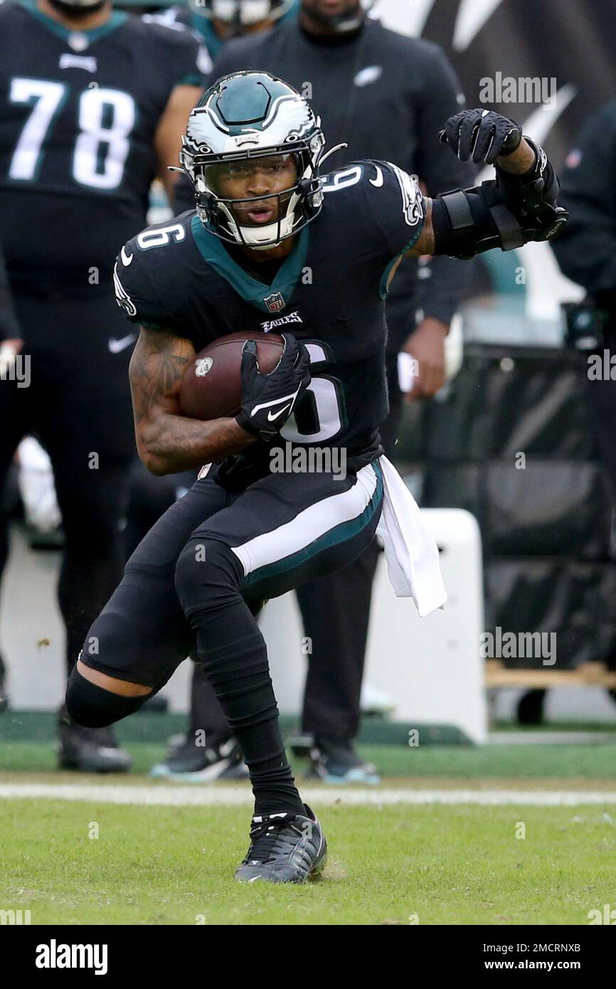 Philadelphia Eagles wide receiver DeVonta Smith (6) in action against ...