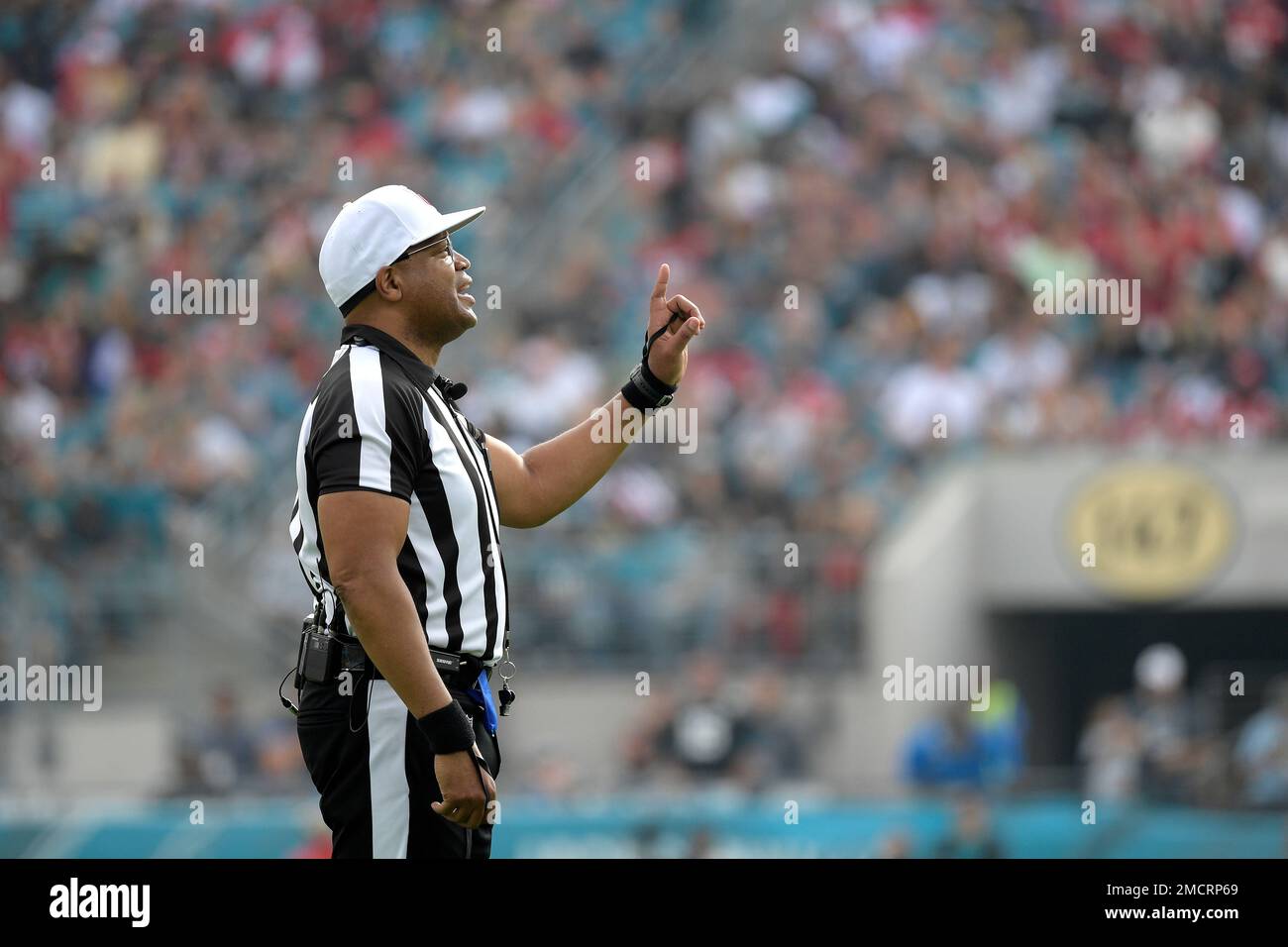 Referee Ronald Torbert signals a first down during the first half of an ...