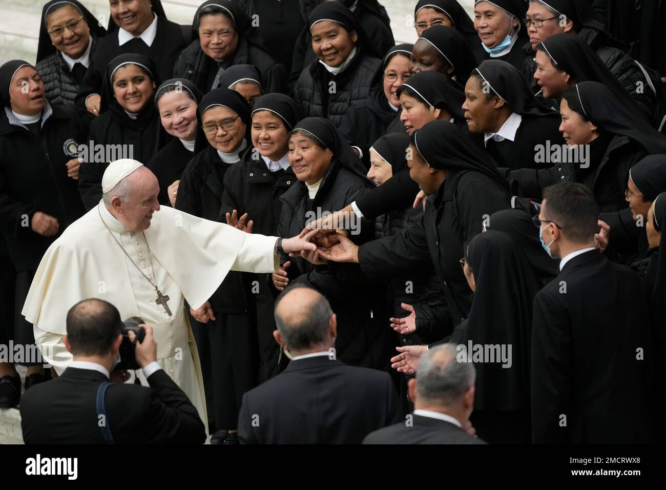Pope Francis is cheered by nuns at the end of his weekly general ...