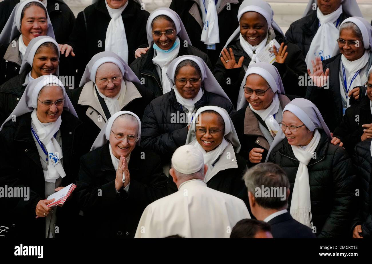 Pope Francis is cheered by nuns at the end of his weekly general ...