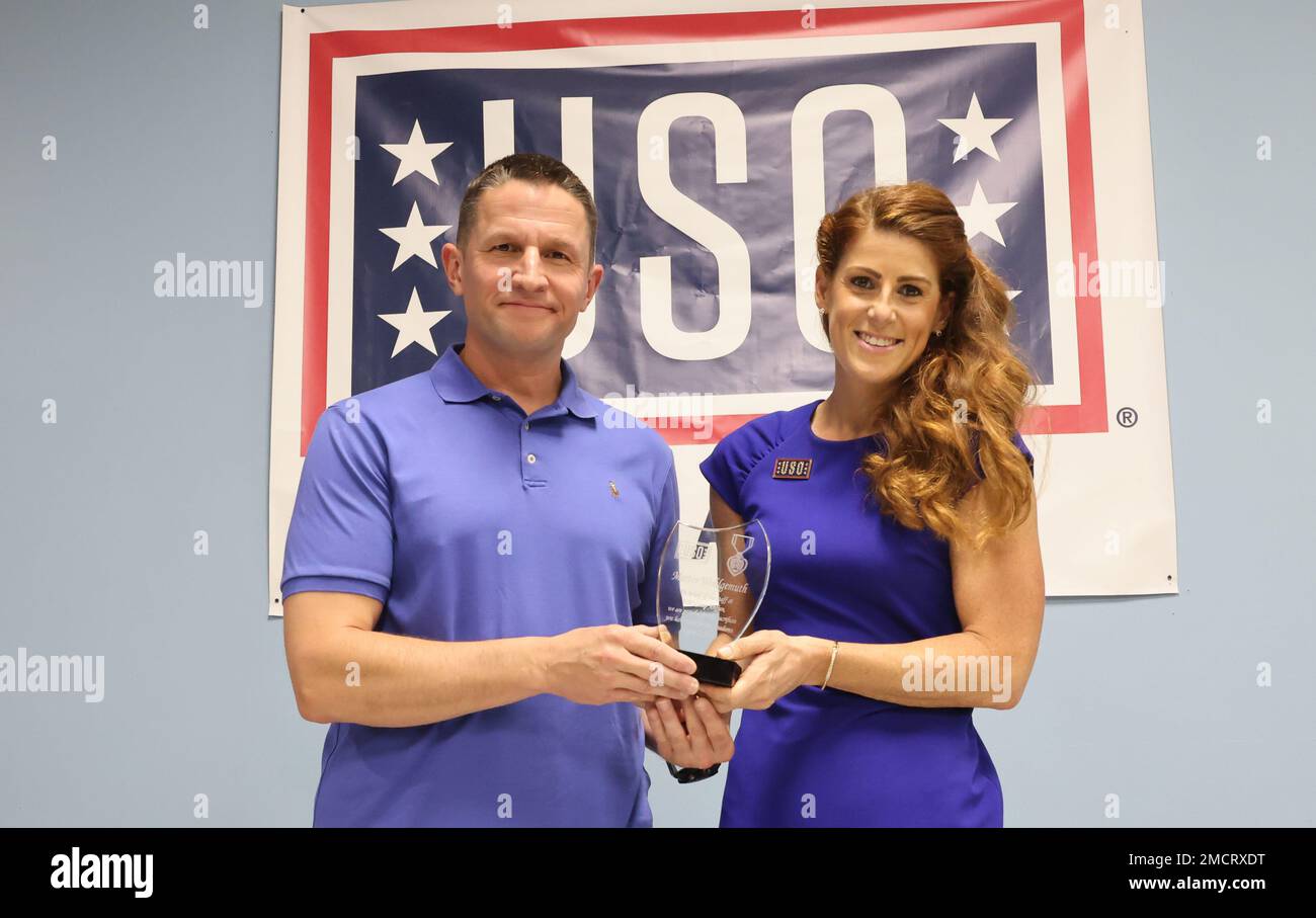 Casey Pizzuto, senior center manager, USO, Camp Arifjan, presents an ...
