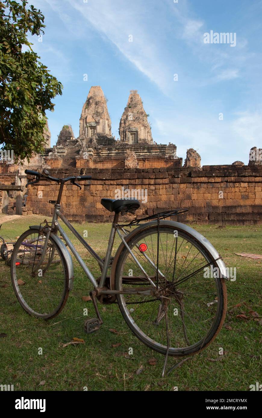 Bicycle, Pre Rup temple, Angkor complex, Siem Riep, Cambodia Stock ...