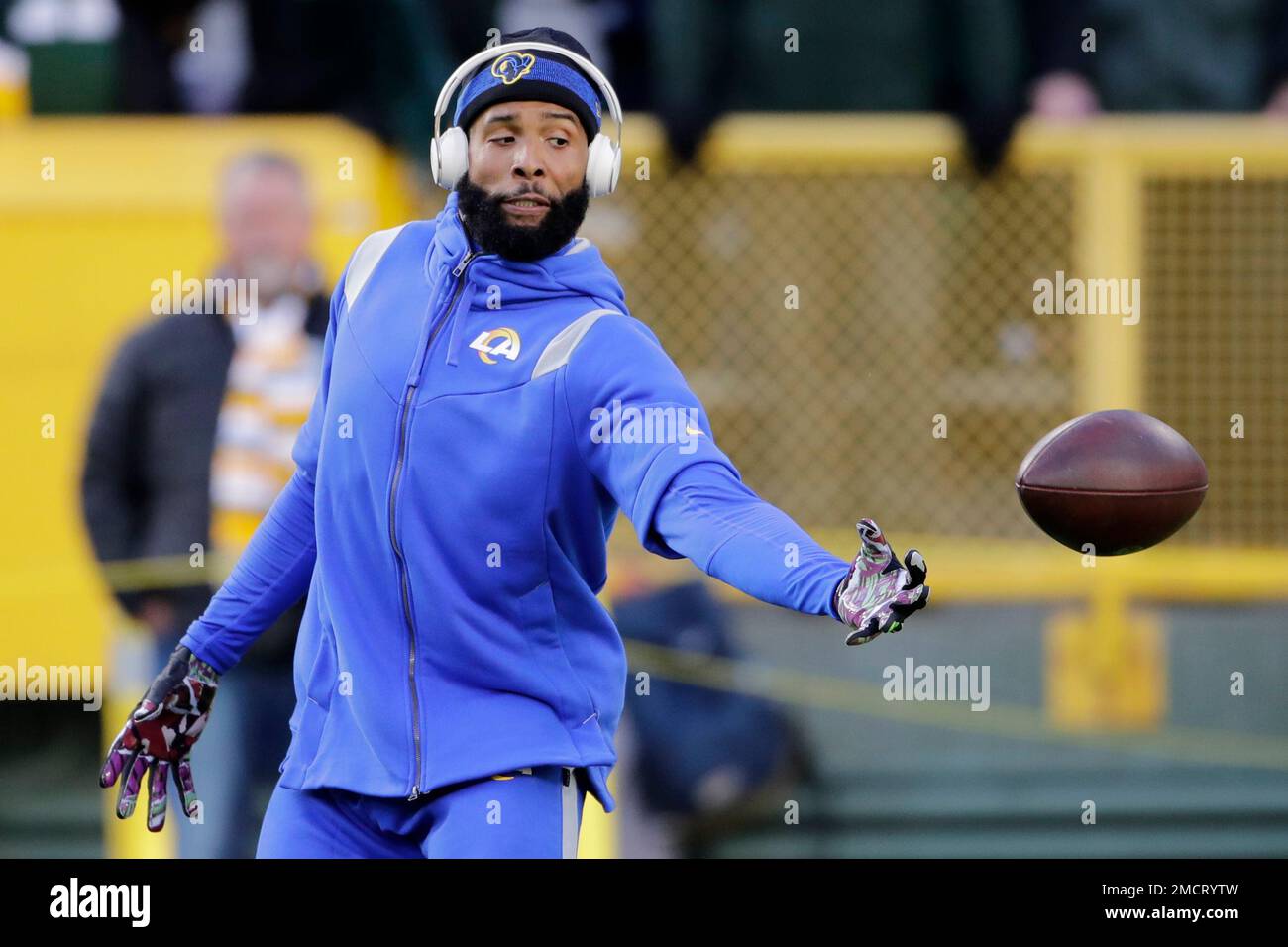 Los Angeles Rams' Odell Beckham Jr. warms up before an NFL football ...