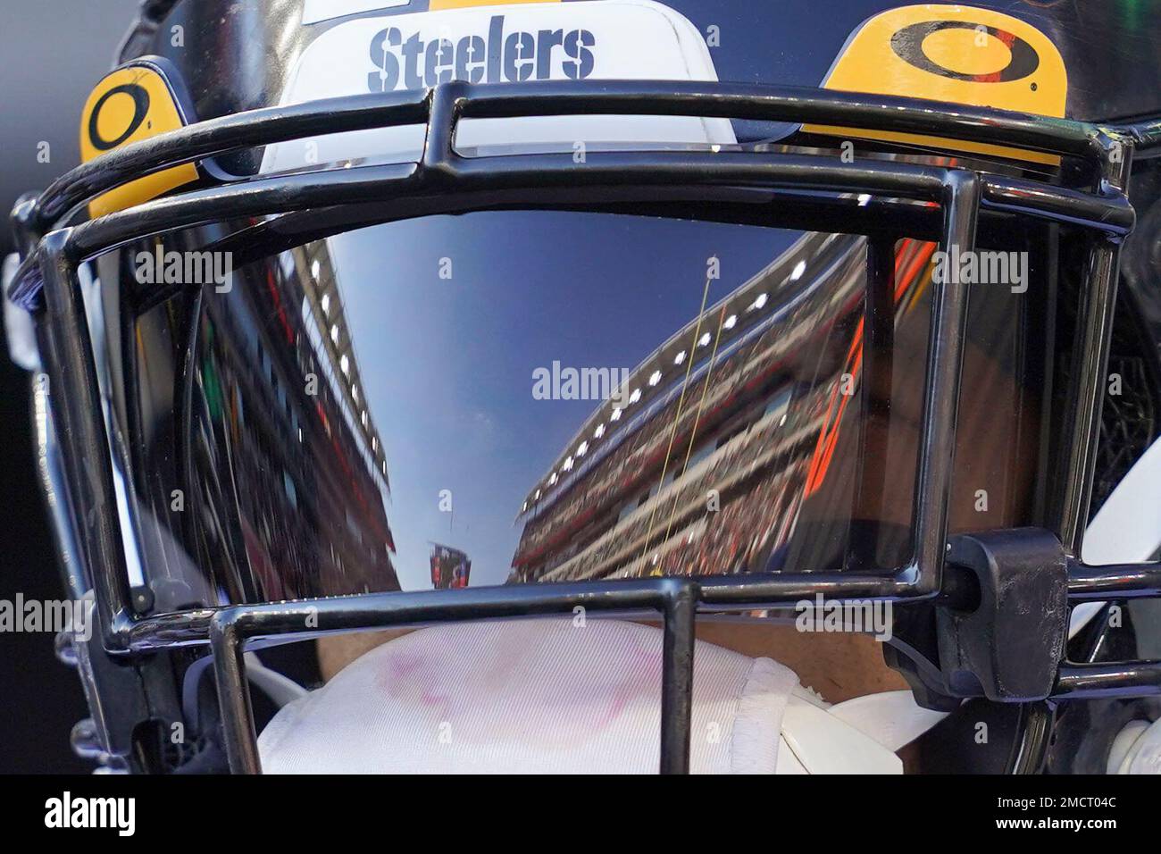 Pittsburgh Steelers linebacker Marcus Allen (27) enters the field prior ...