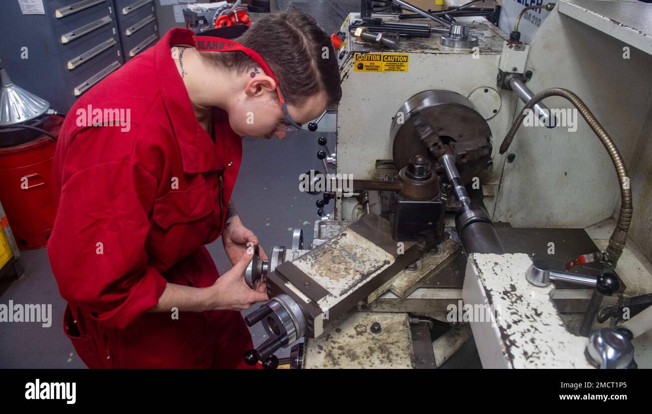 221130-N-JO823-1014 PHILIPPINE SEA (Nov. 30, 2022) Machinery Repairman ...