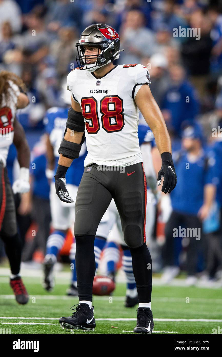 Tampa Bay Buccaneers outside linebacker Anthony Nelson (98) looks to ...