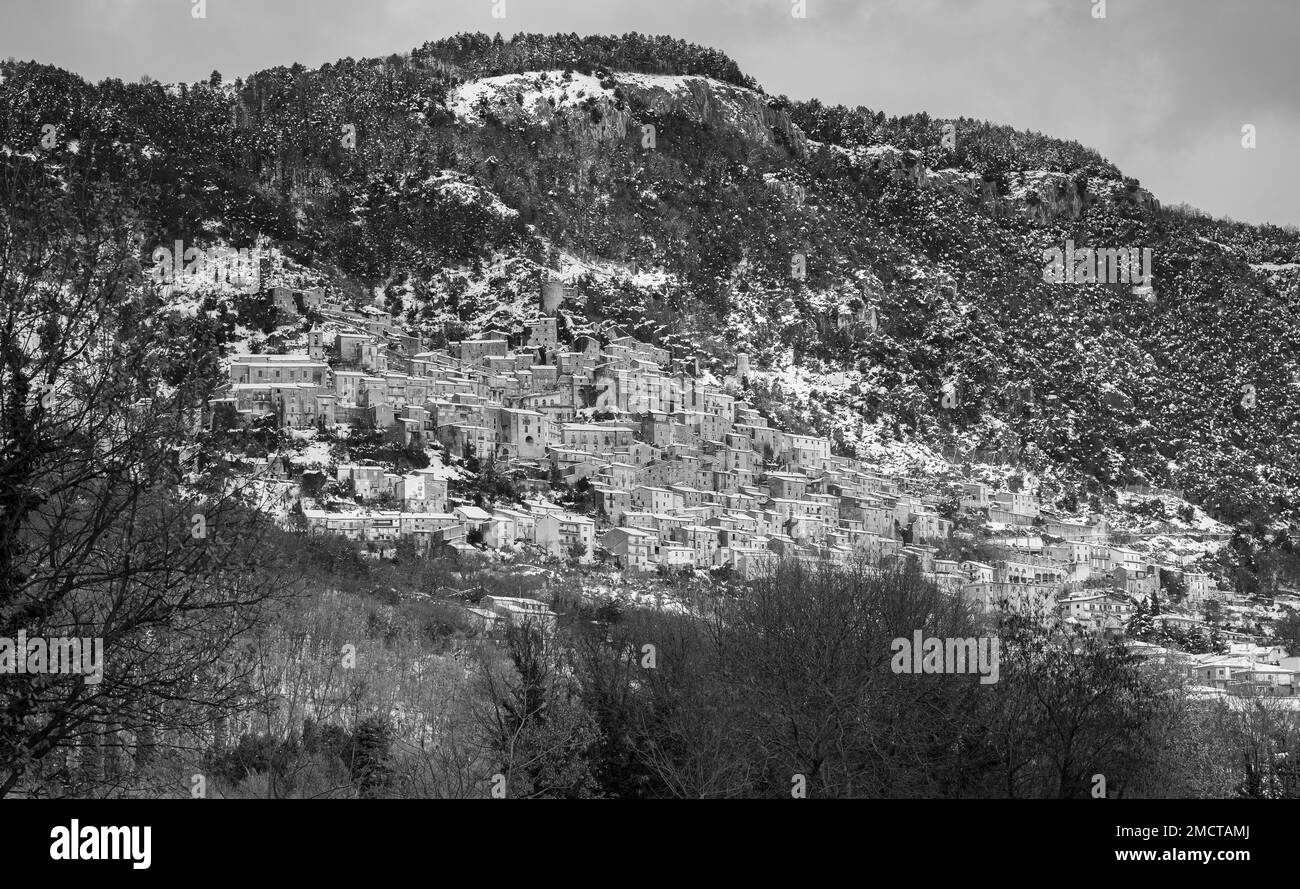 Pesche, village in the province of Isernia, in Molise, perched along ...