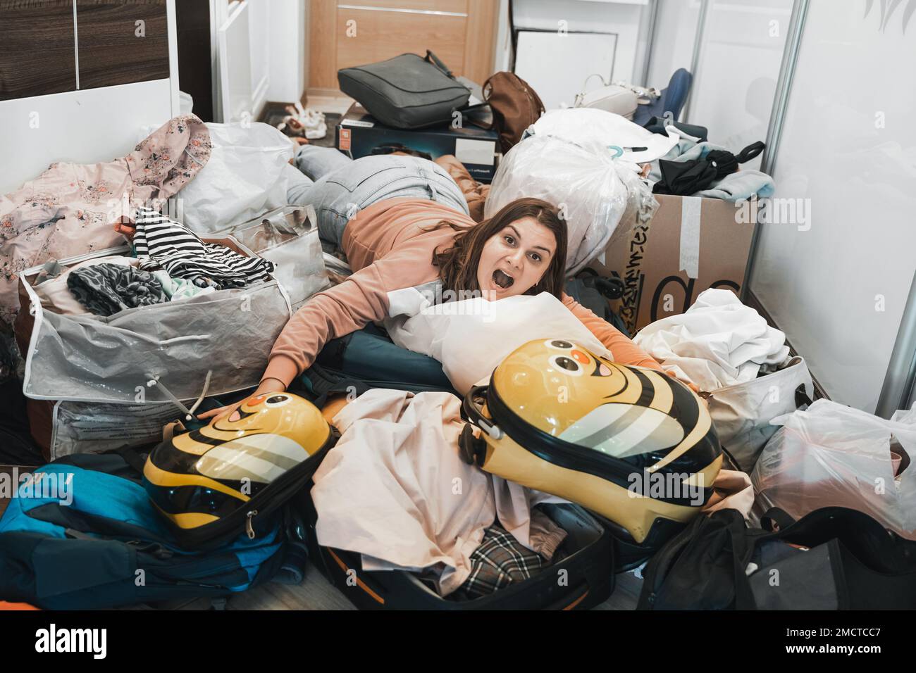 Suitcase packing mess hi-res stock photography and images - Alamy
