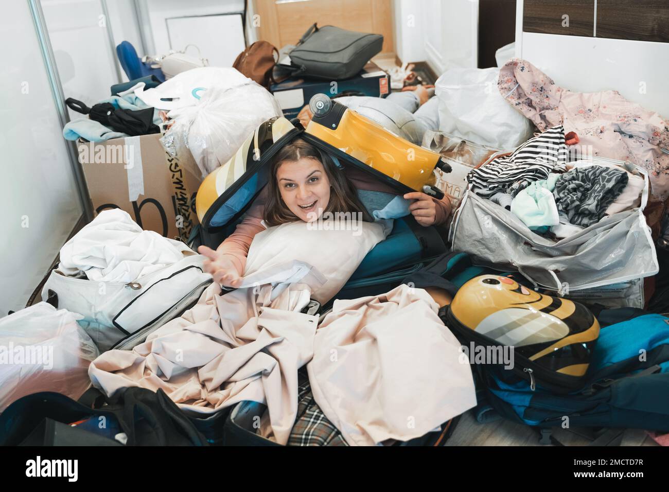 Suitcase packing mess hi-res stock photography and images - Alamy