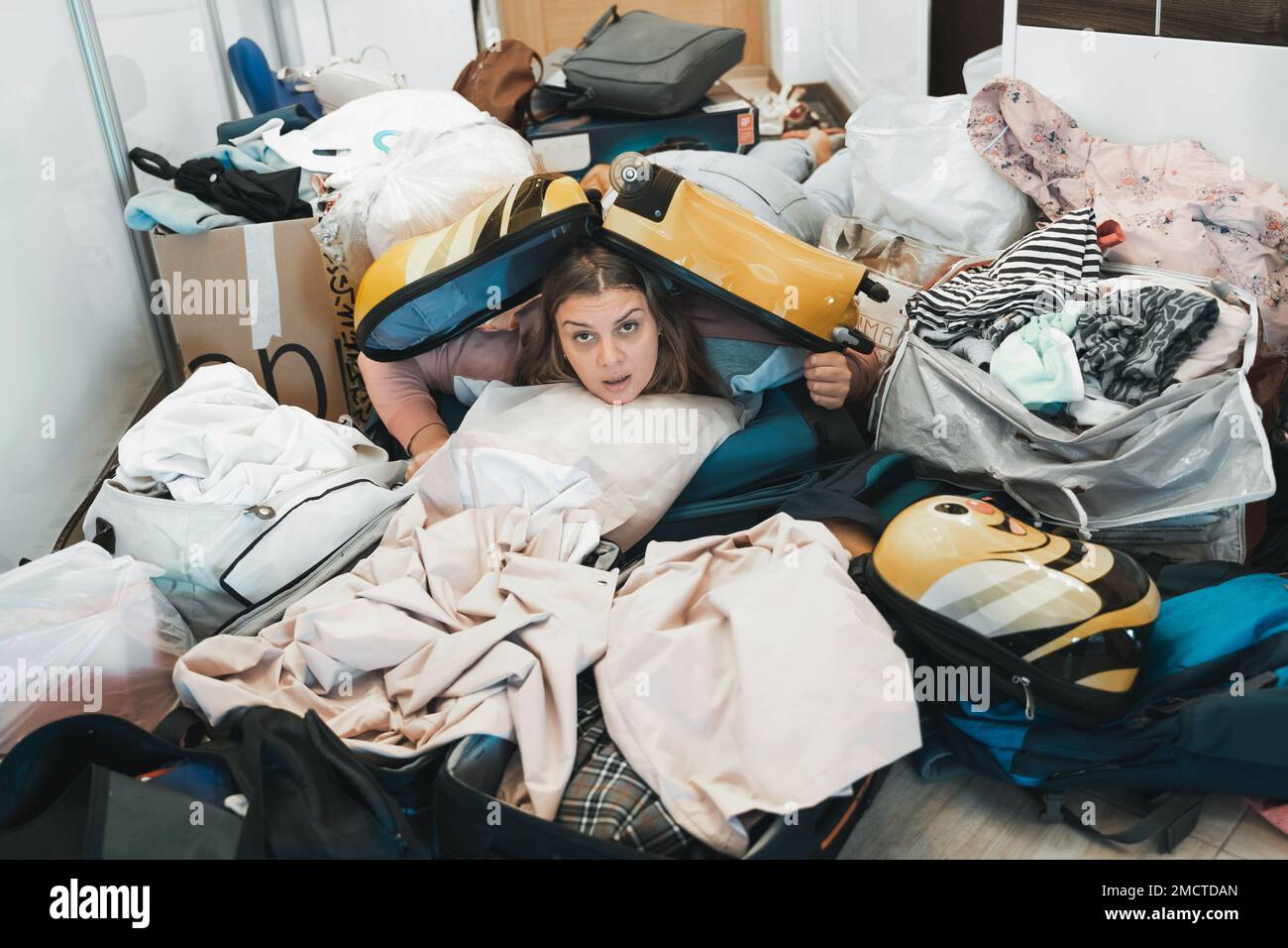 Suitcase packing mess hi-res stock photography and images - Alamy