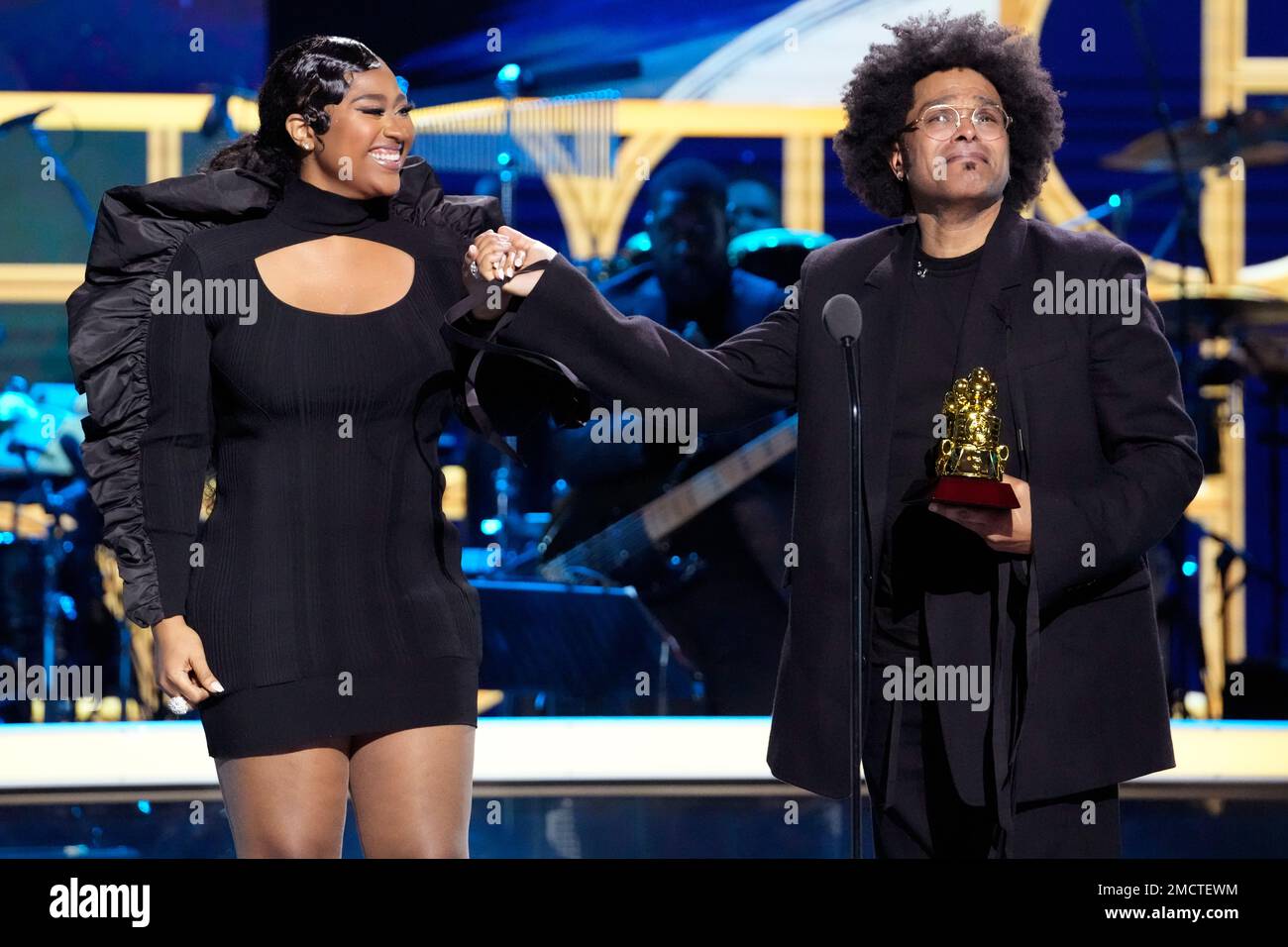 Jazmine Sullivan presents Maxwell with the Living Legend Award at the ...