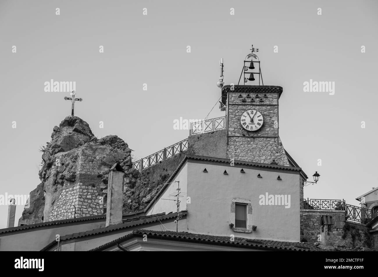 Roccasicura (La Ròcca in Molise) is an Italian town of 484 inhabitants ...