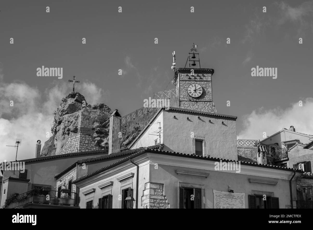 Roccasicura (La Ròcca in Molise) is an Italian town of 484 inhabitants ...