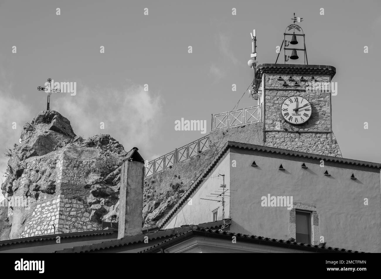 Roccasicura (La Ròcca in Molise) is an Italian town of 484 inhabitants ...