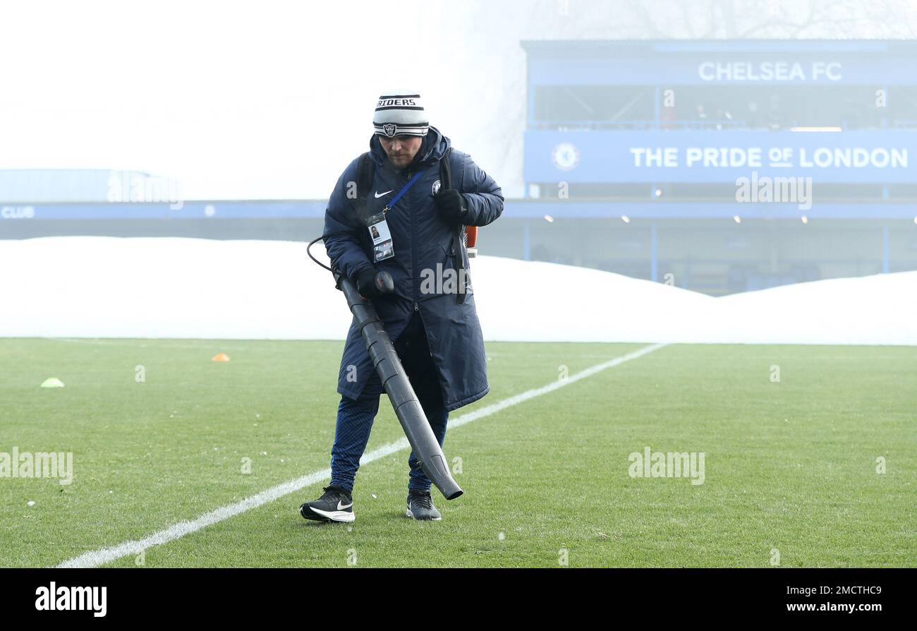 Kingston Upon Thames, England, 22nd January 2023. Ground staff prepare ...