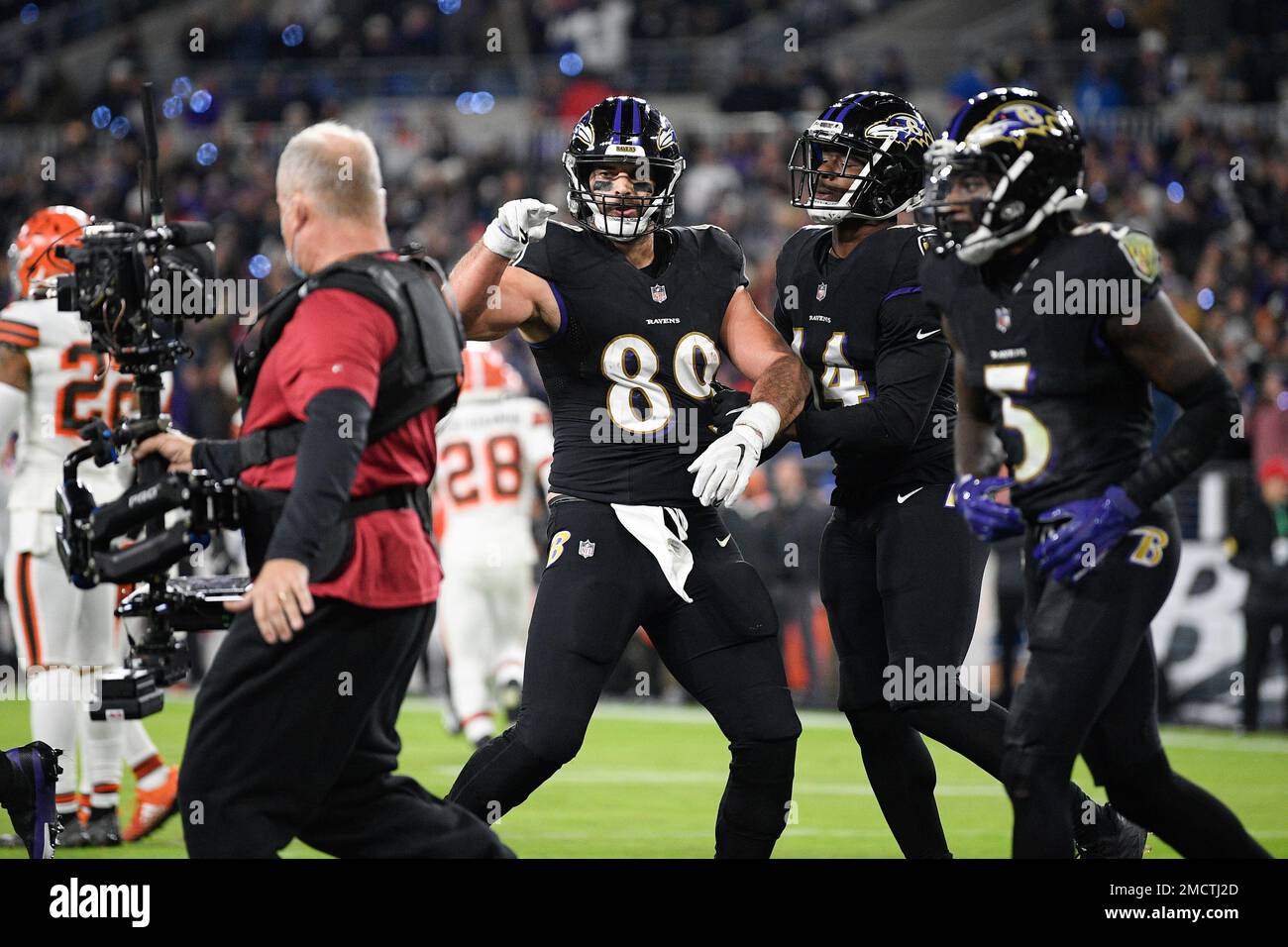 Baltimore Ravens tight end Mark Andrews (89) reacts after catching a ...