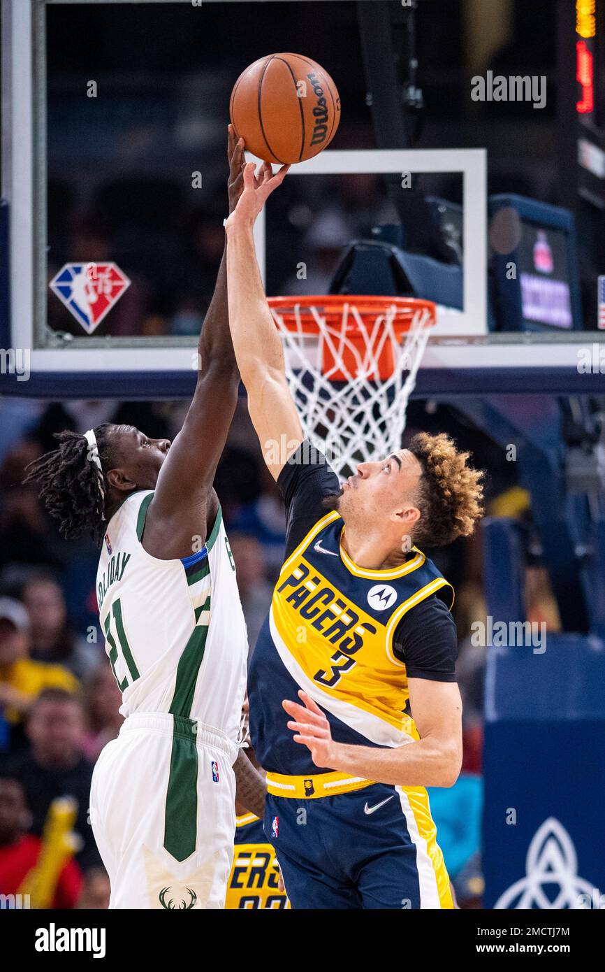 Indiana Pacers guard Chris Duarte (3) and Milwaukee Bucks guard Jrue ...