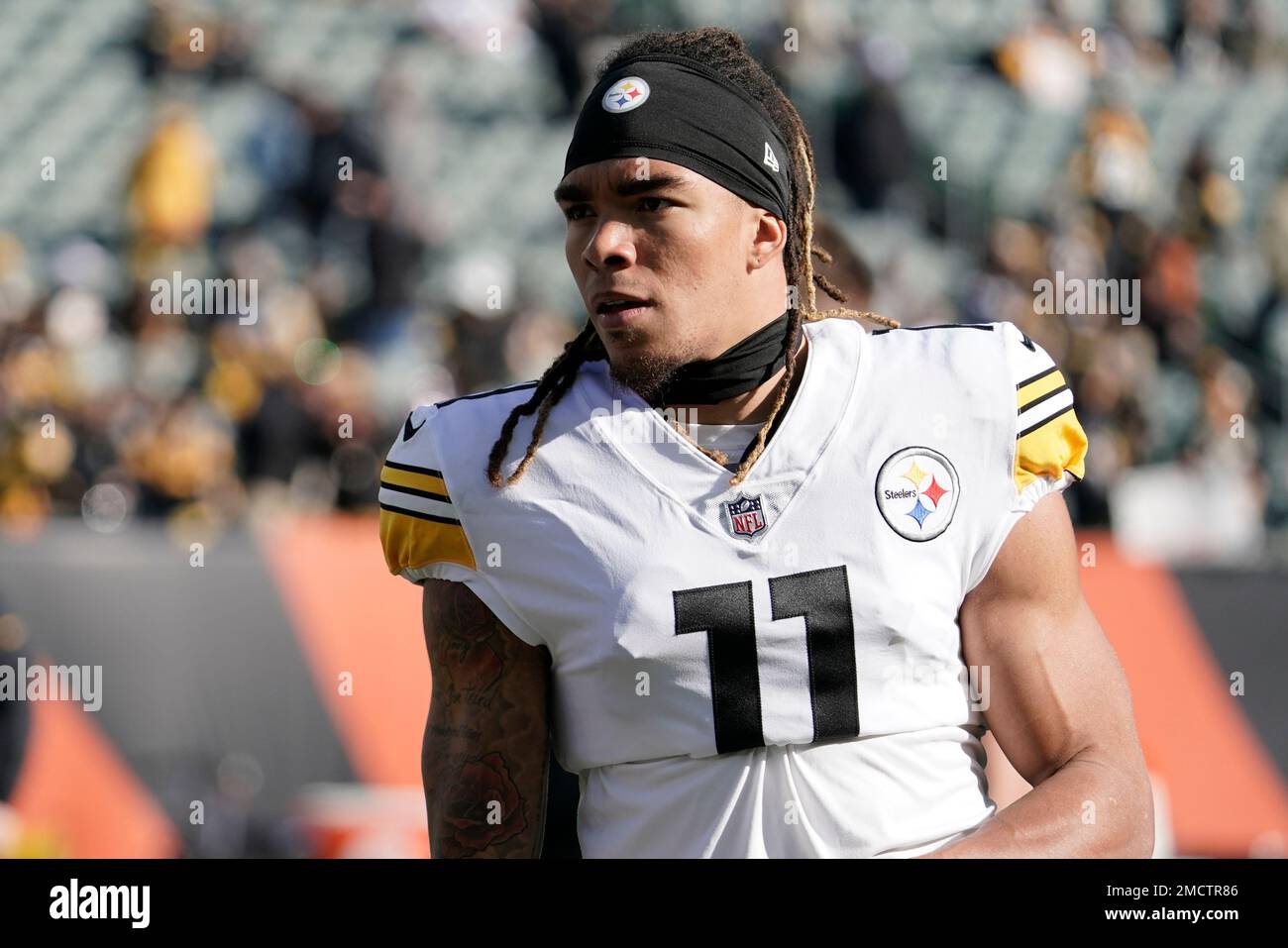 Pittsburgh Steelers wide receiver Chase Claypool (11) warms up before ...