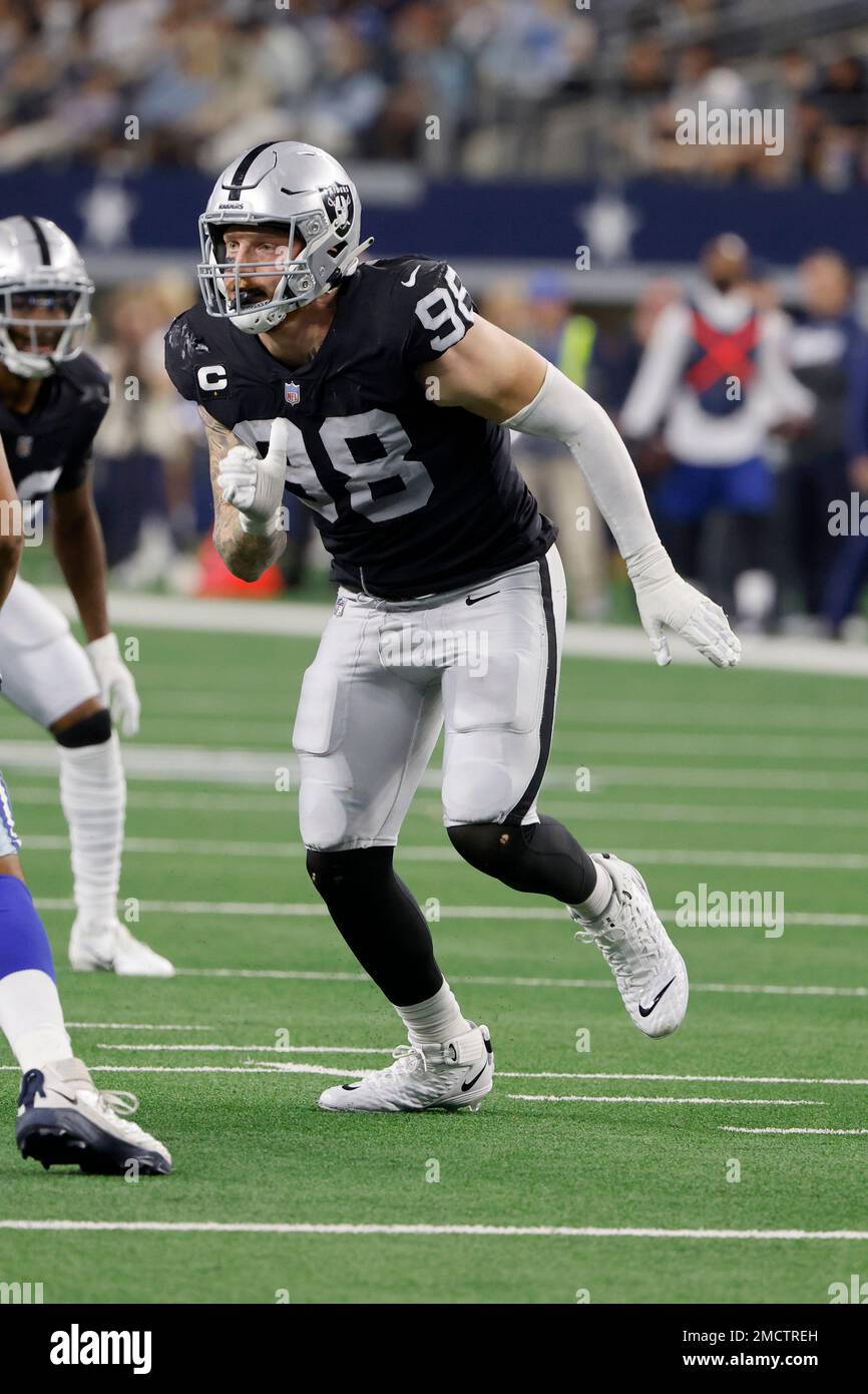 Las Vegas Raiders defensive end Maxx Crosby (98) rushes the passer ...