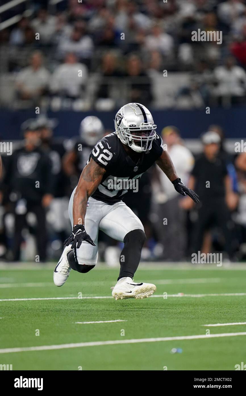 Las Vegas Raiders linebacker Denzel Perryman (52) runs toward the play ...