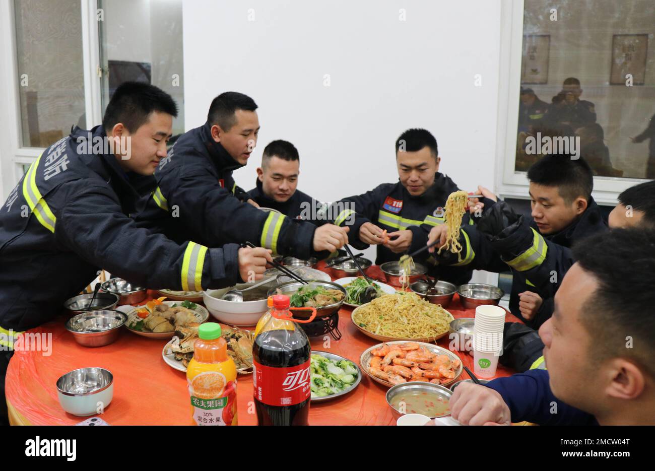 Longyan, China's Fujian Province. 21st Jan, 2023. Firefighters enjoy a ...