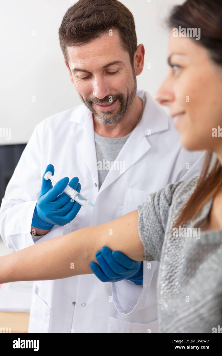 doctor giving a patient injection Stock Photo - Alamy