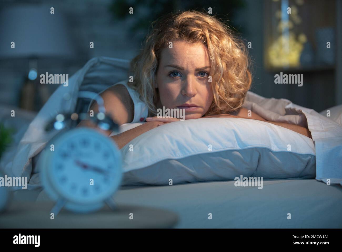 young beautiful woman trying to sleep Stock Photo - Alamy
