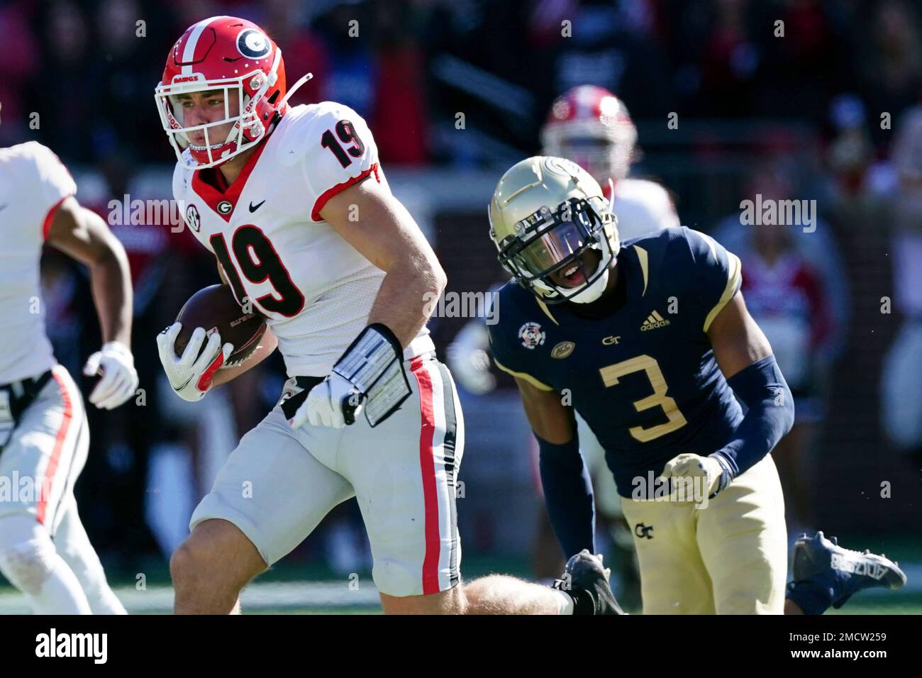 Georgia tight end Brock Bowers (19) outruns Georgia Tech defensive back ...
