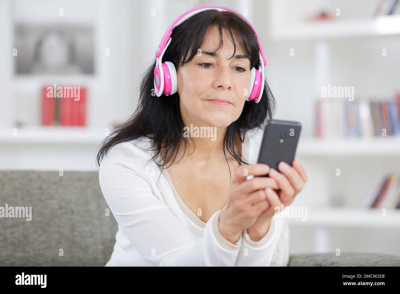mature woman using modern technology Stock Photo - Alamy mature woman using modern technology Stock Photo - Alamy