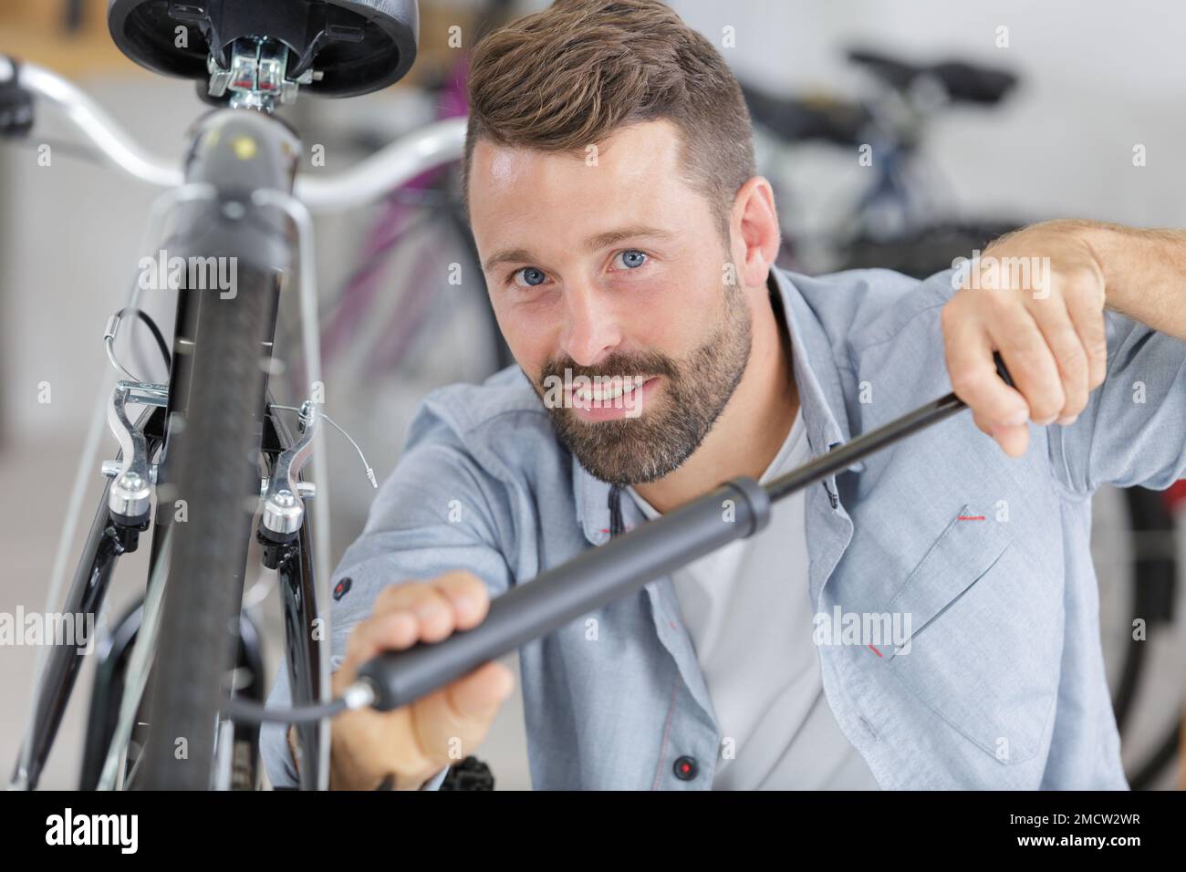 man pumping up his bike before going away Stock Photo - Alamy
