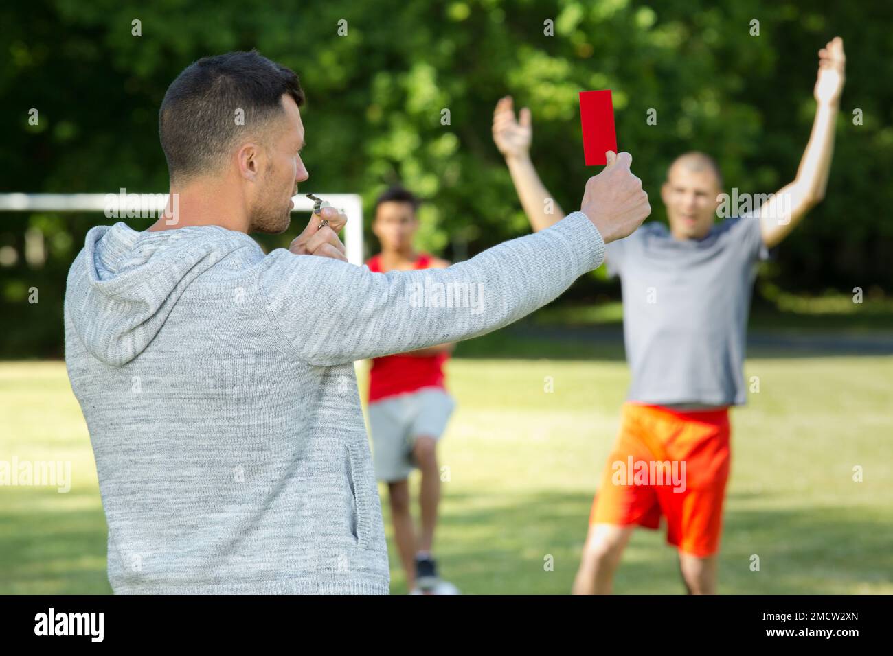 Referee showing red card hi-res stock photography and images - Alamy