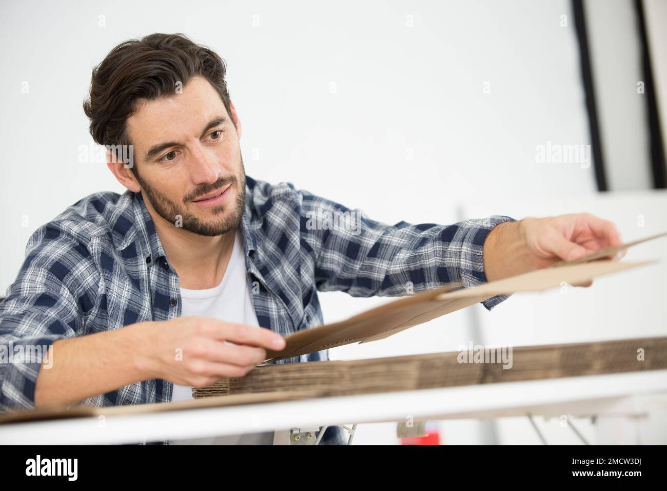 man assembling a cut out cardboard box Stock Photo - Alamy