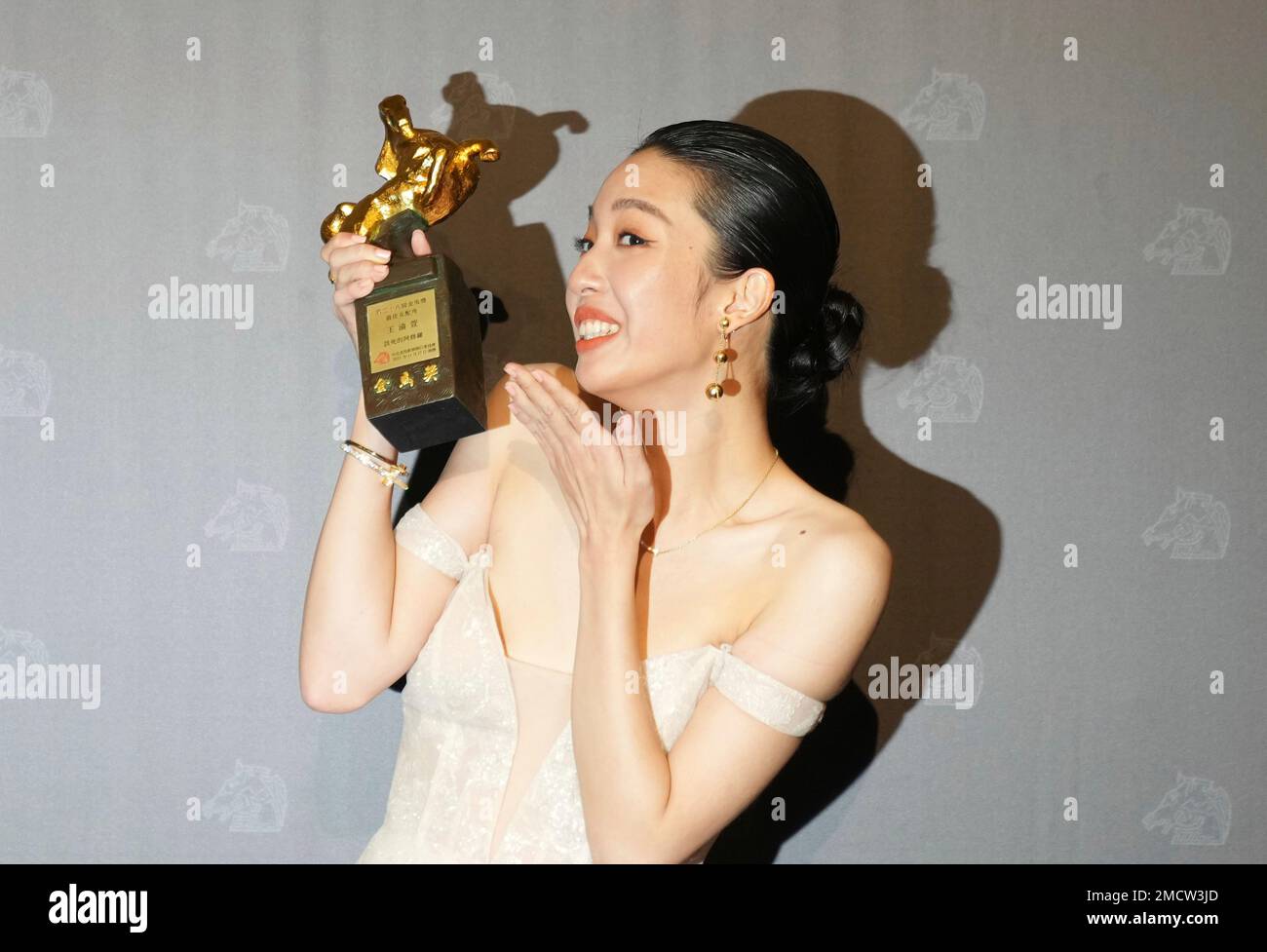 Taiwanese actress Wang Yu-xuan holds her award for Best Supporting ...