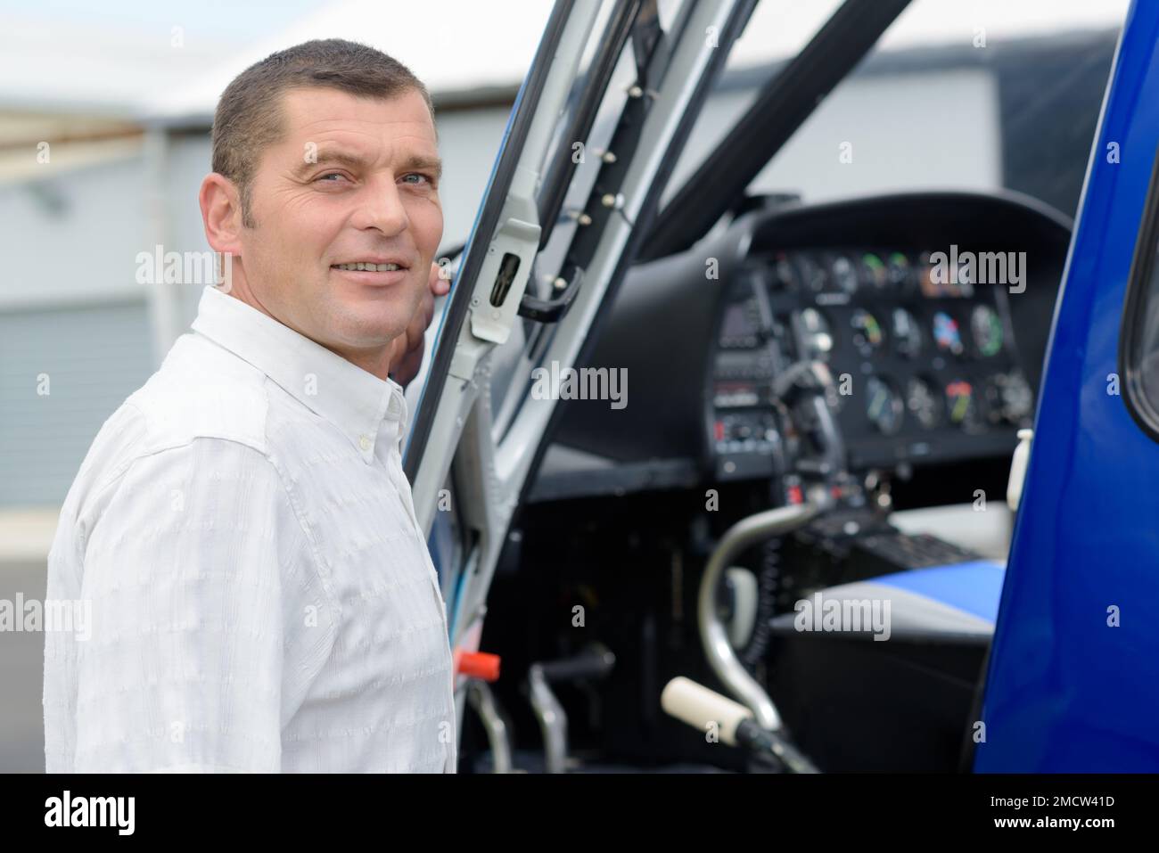 Male cabin crew worker hi-res stock photography and images - Alamy