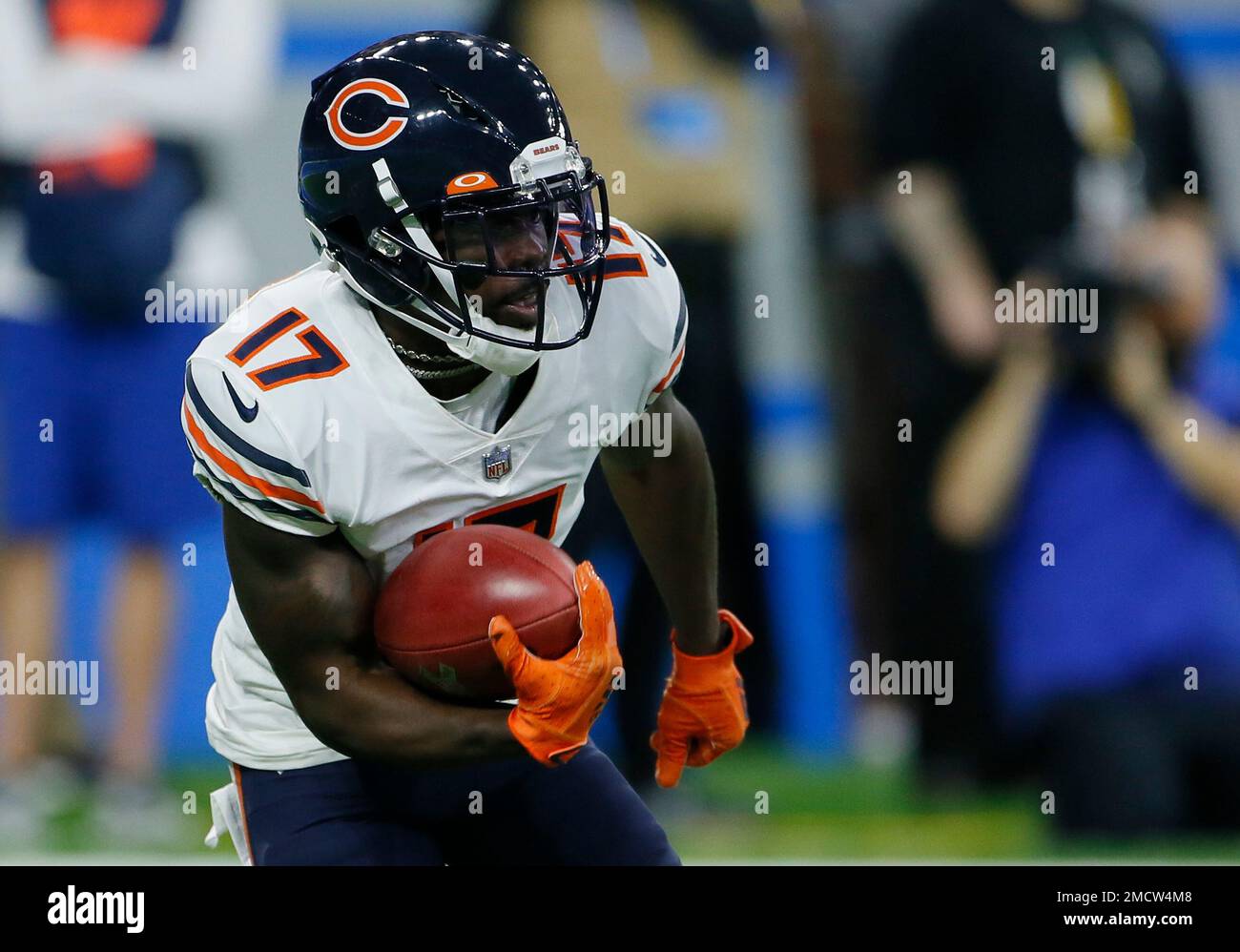 Chicago Bears wide receiver Jakeem Grant (17) returns the ball against ...