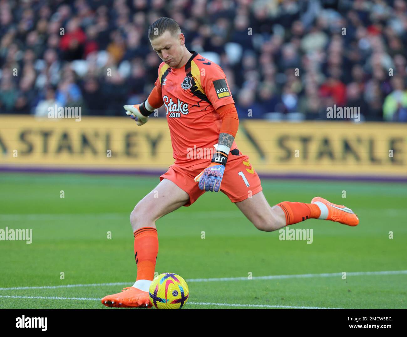 Jordan pickford everton 2023 hi-res stock photography and images - Alamy