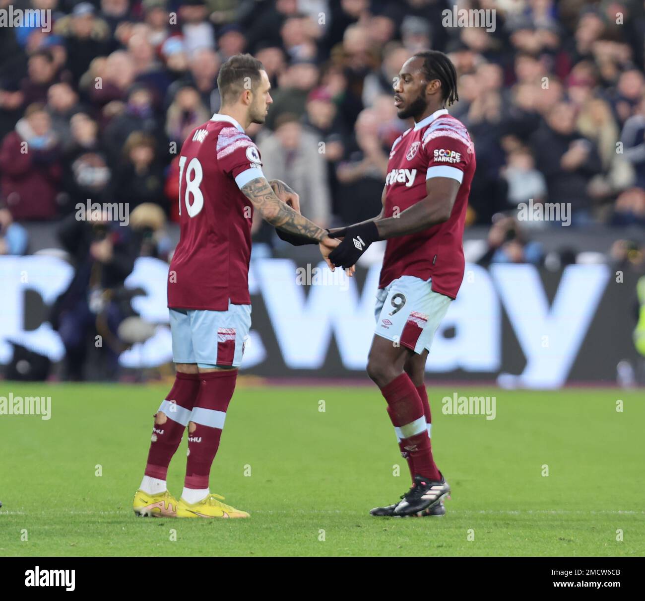 L-R West Ham United's Danny Ings making his Debut and West Ham United's ...